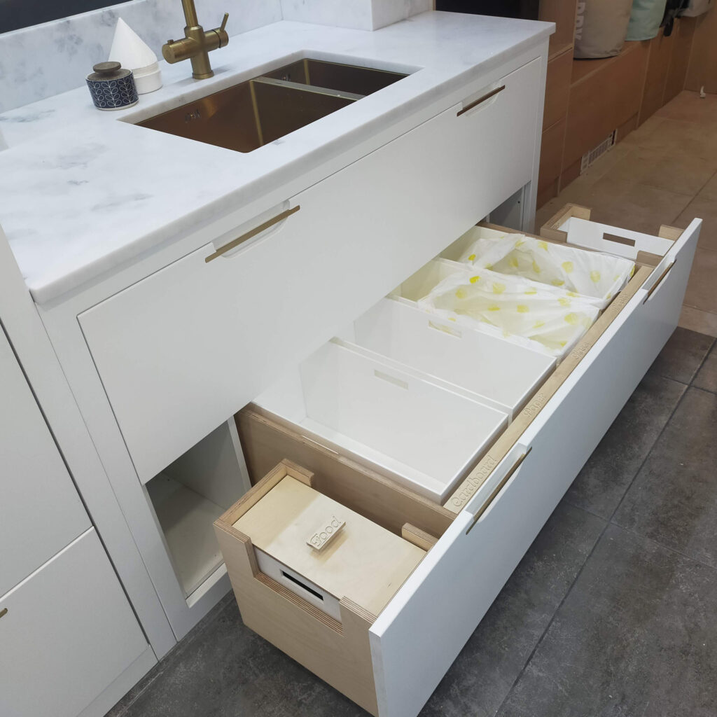 Yeti Tool - AZURA BESPOKE LTD - Multistation EN